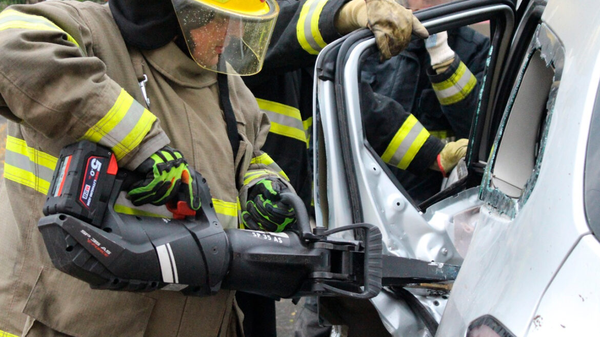 Bomberos en Montelíbano reciben equipos para maniobras de extracción vehicular – La Jornada