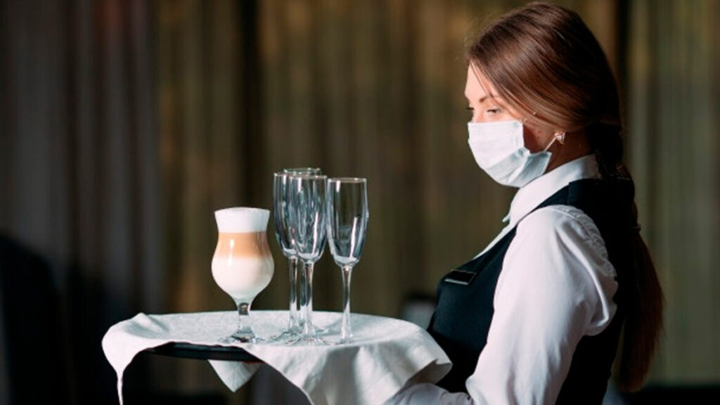 Despiden a mesera después de no compartir propina de más de 2000 ...